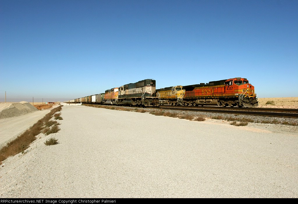 BNSF 9449 and BNSF 4357
